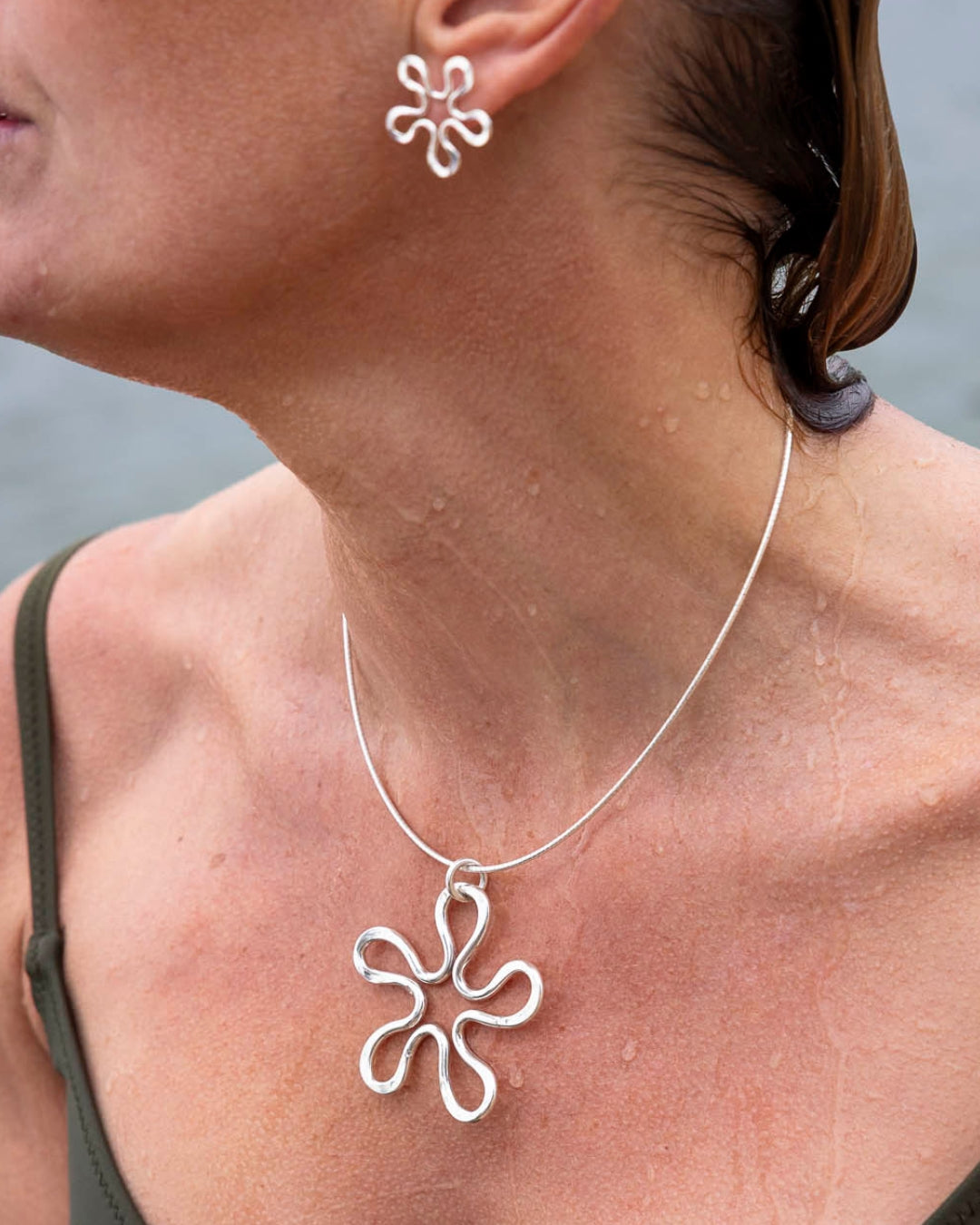 Blomman - smycket med den eviga formen – Guldviva Jewellery